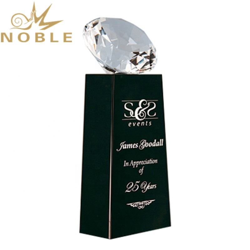 New Design Best Selling Custom Diamond Crystal Award on Black Base ...